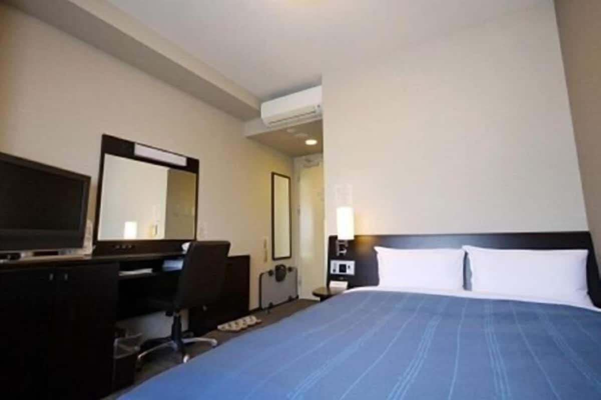 Secretária, Wi-fi grátis, roupa de cama fornecida