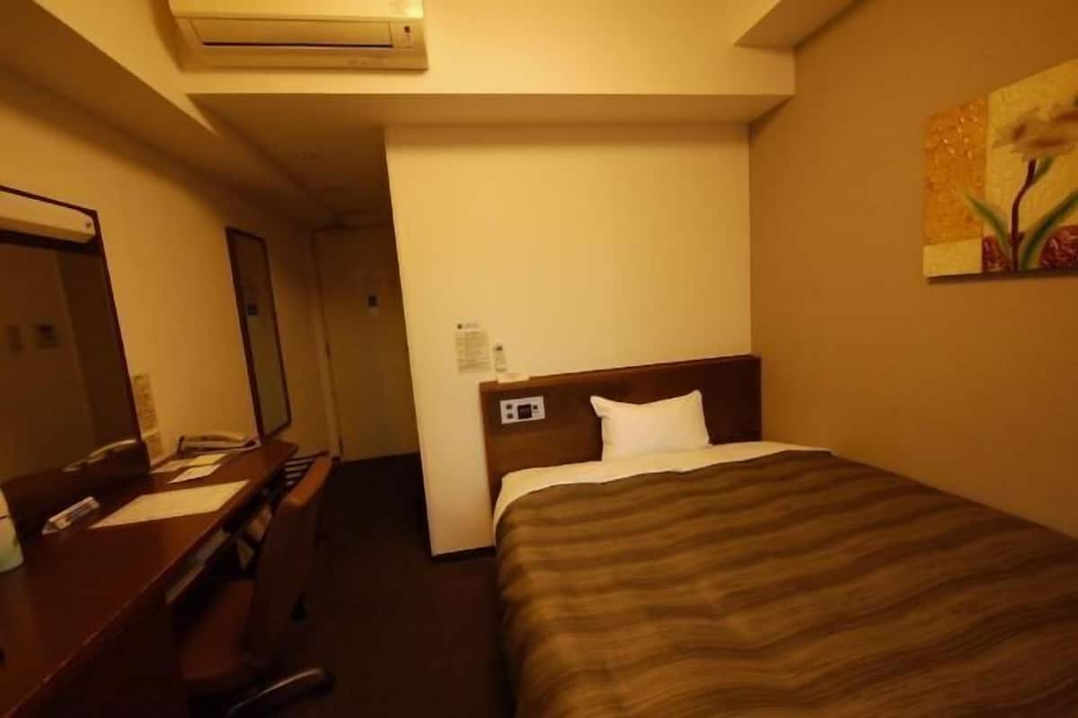 Secretária, Wi-fi grátis, roupa de cama fornecida