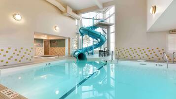 Piscina interior, da(s) 9:00 à(s) 22:00, espreguiçadeiras