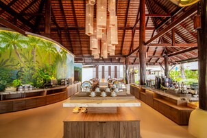 Café da manhã com buffet grátis todos os dias