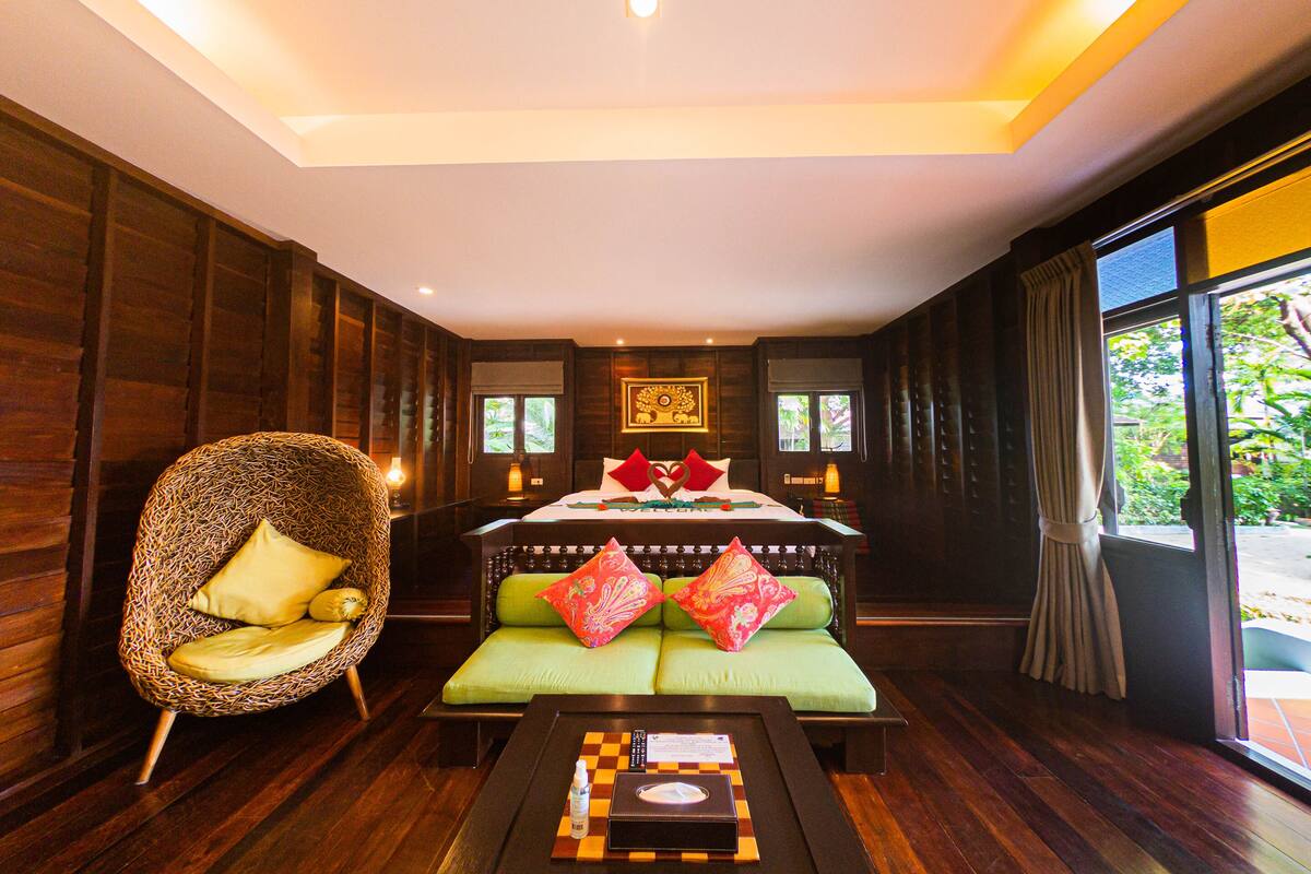 Grand Deluxe Bungalow (Garden View) | Cofre no quarto, secretária, cortinas/cortinados opacos 