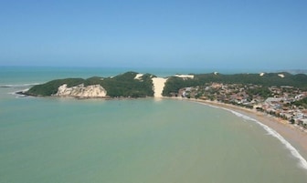 Perto da praia, areia branca 
