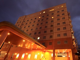 Fachada do alojamento (tarde/noite)