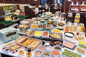 Pequeno-almoço tipo buffet diário (2090 JPY por pessoa)