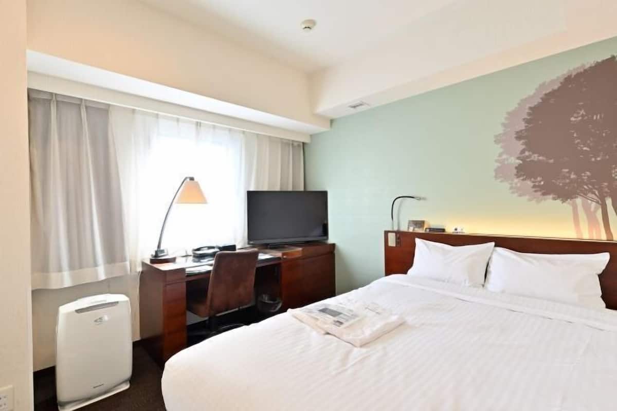 Edredons de pluma, escrivaninha, Wi-Fi de cortesia, roupa de cama