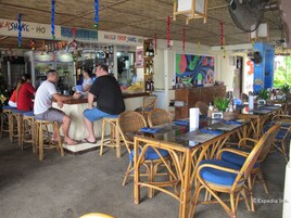 Pequenos-almoços, almoços, jantares servidos, com vista para o oceano 