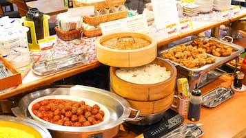 Pequeno-almoço tipo buffet diário (1800 JPY por pessoa)