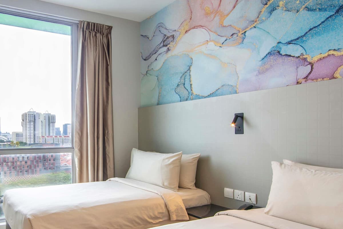Quarto Superior, 2 camas individuais | Cofre no quarto, com mobília individualizada, secretária, Wi-fi grátis