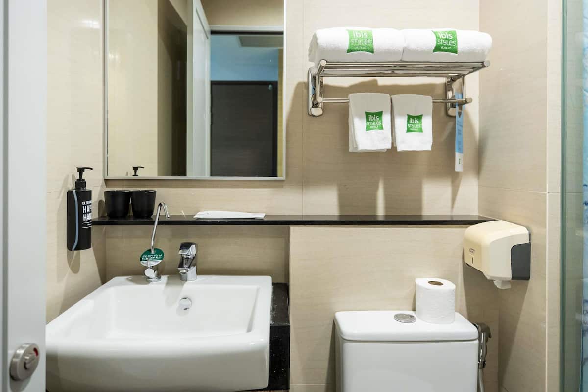 Cofre no quarto, com mobília individualizada, secretária, Wi-fi grátis