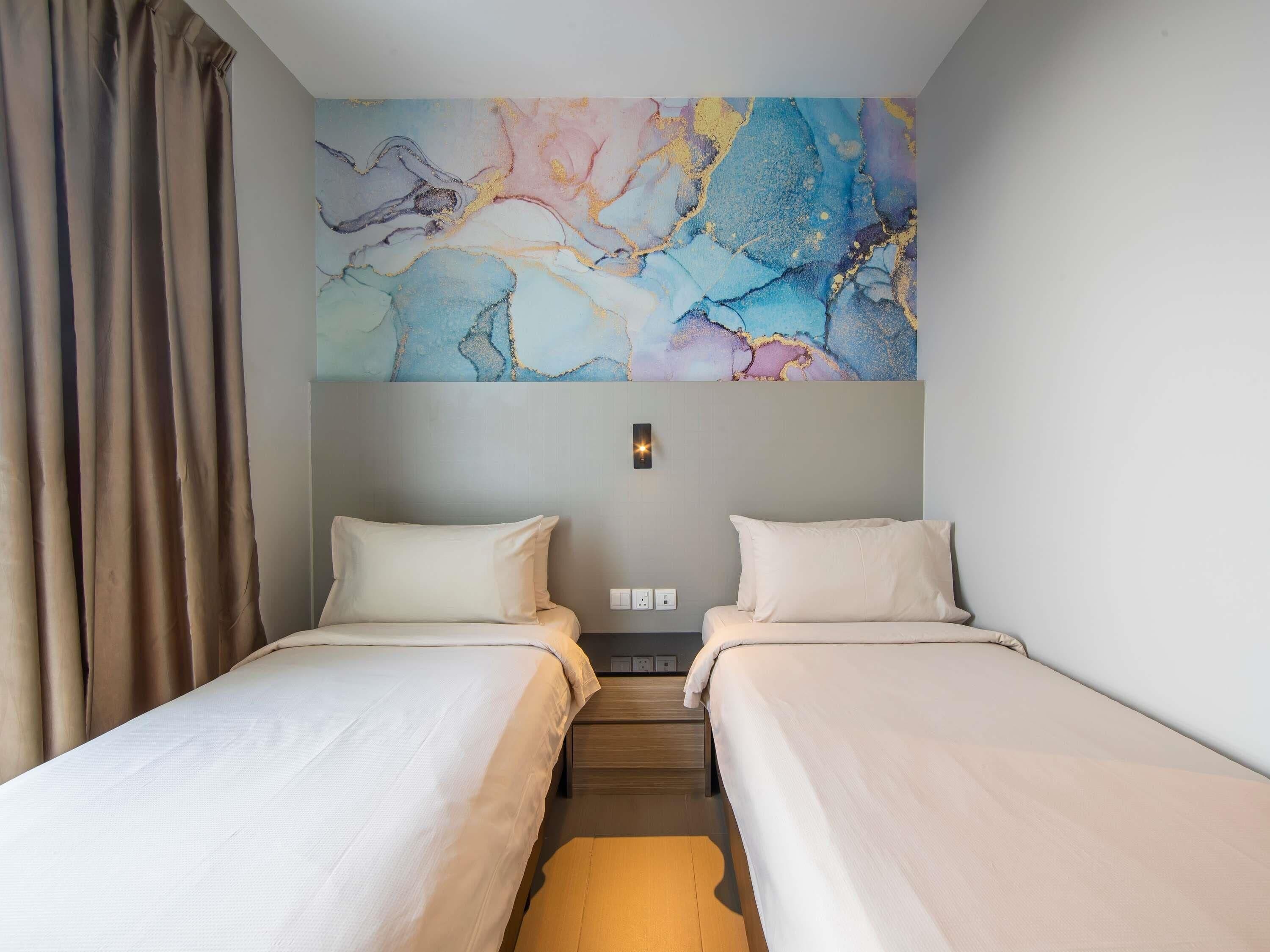 Quarto Superior, 2 camas individuais | Cofre no quarto, com mobília individualizada, secretária, Wi-fi grátis 