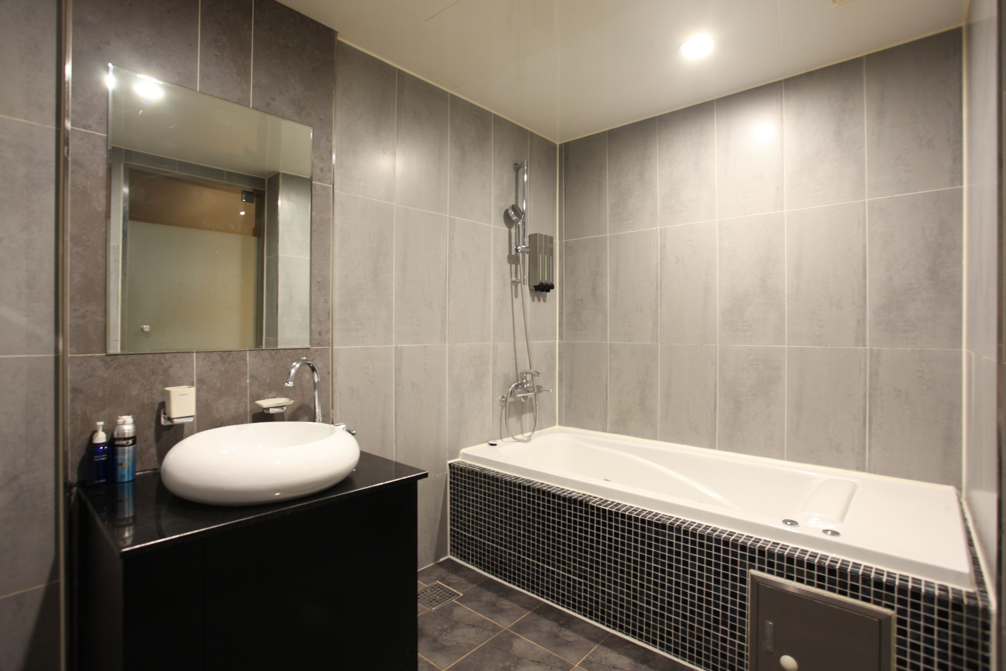 Quarto casal luxo | Banheiro | Produtos de toalete grátis, secador de cabelo, roupões de banho 