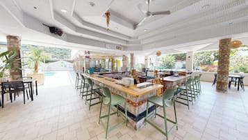Café da manhã, almoço e jantar