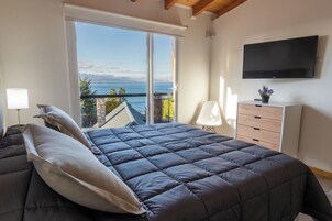 Quarto Duplo Superior, vista para o lago | Wi-fi grátis, roupa de cama fornecida 