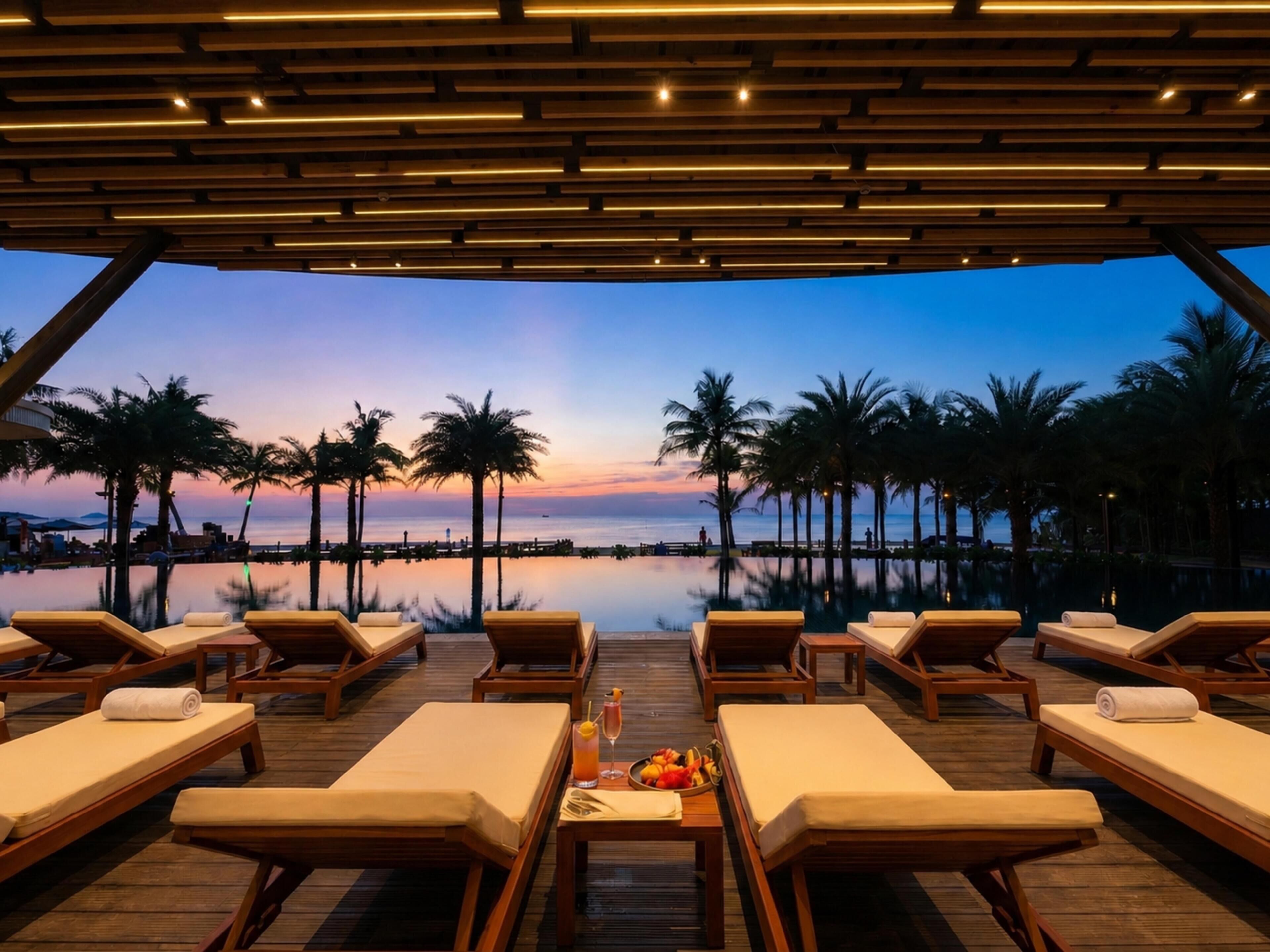 3 piscinas exteriores, guarda-sóis, espreguiçadeiras 