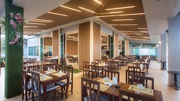 Café da manhã com buffet todos os dias (THB 300 por pessoa)