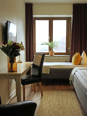 Quarto Twin Económico | Secretária, cortinas/cortinados opacos, Wi-fi grátis 