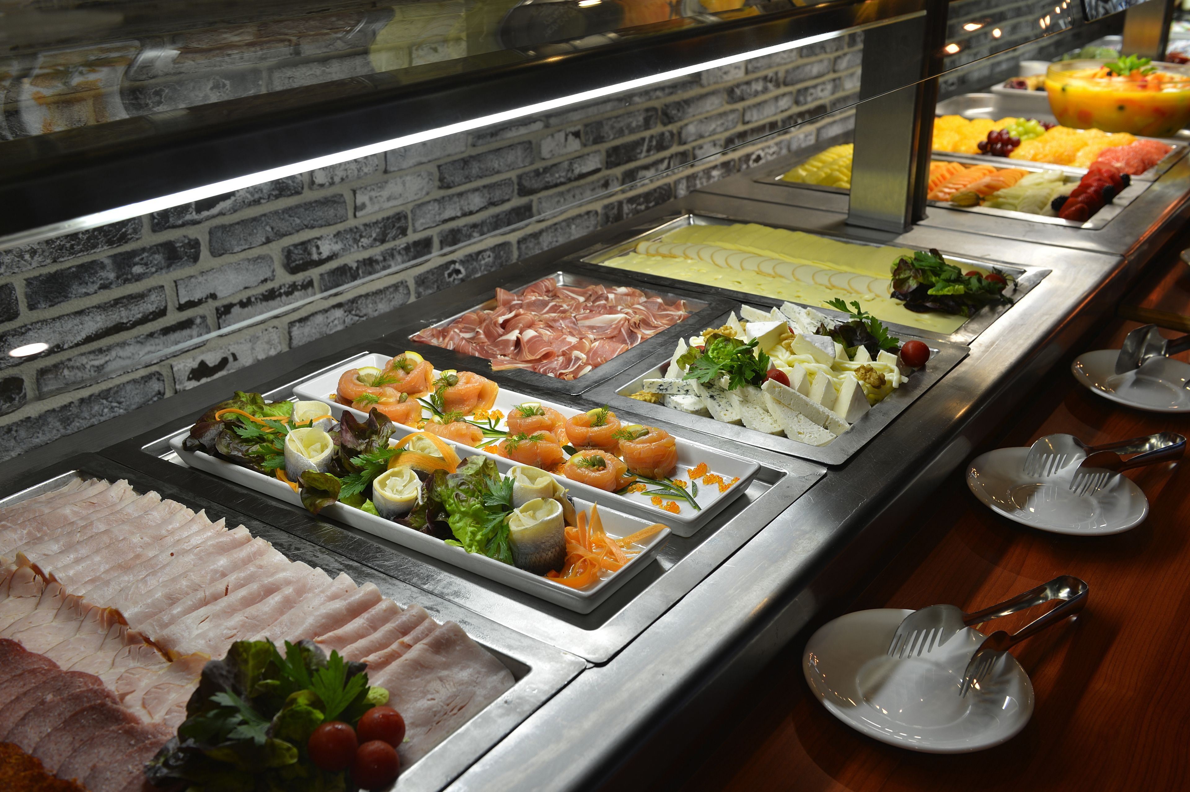 Café da manhã com buffet todos os dias mediante uma taxa