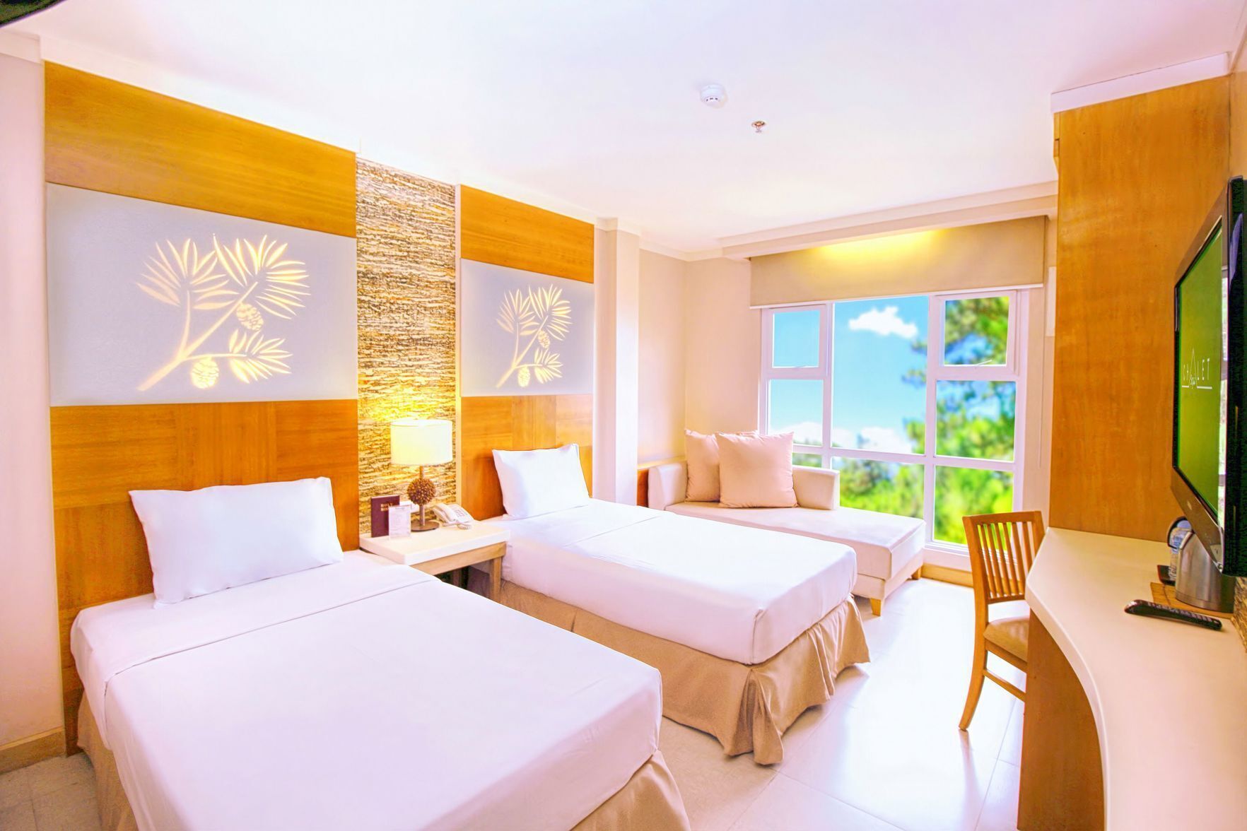 Cofre no quarto, secretária 