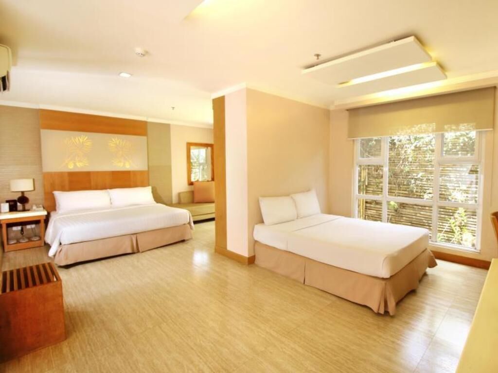 Cofre no quarto, secretária 