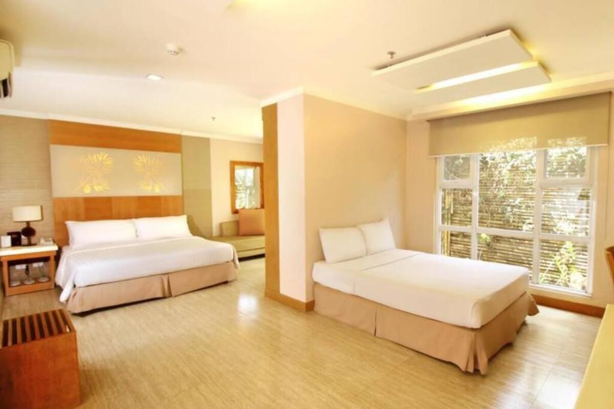 Cofre no quarto, secretária