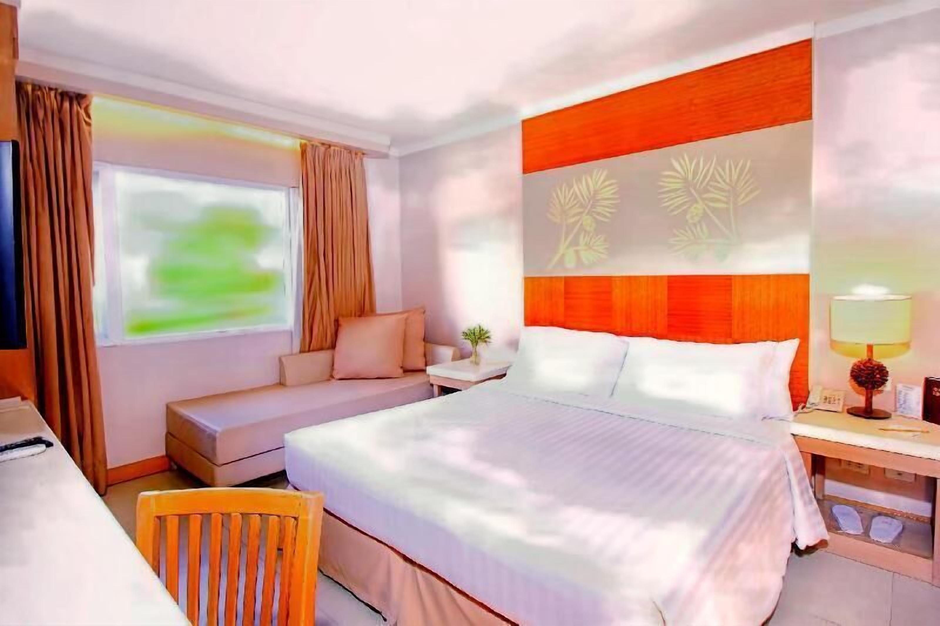 Cofre no quarto, secretária 