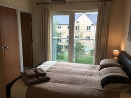 Apartamento Exclusivo, casa de banho anexa, vista para o rio (Penthouse 65 Skipper Way) | 1 quarto 