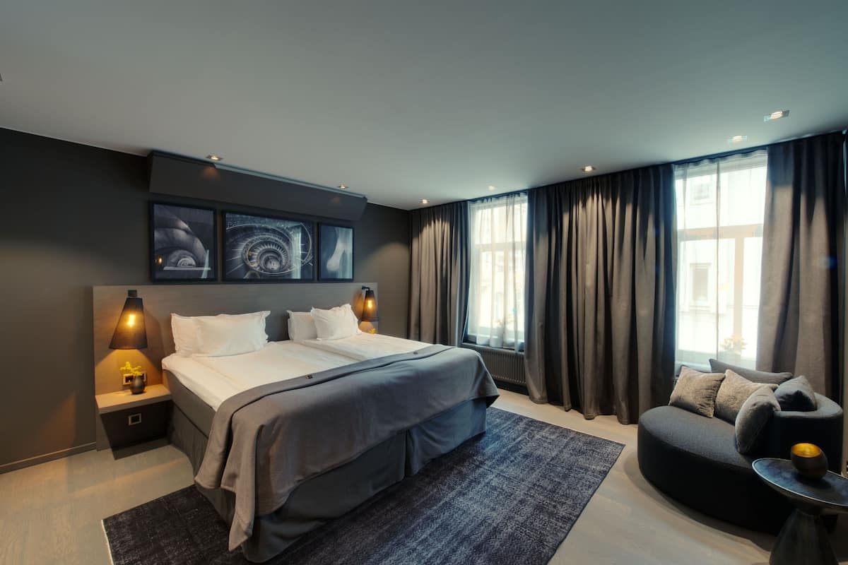 Suite Nobre (SPA not included, age limit 25 years) | 1 quarto, minibar, cofre com capacidade para portátil, secretária