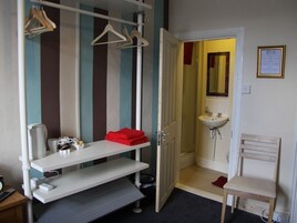 Quarto Individual, casa de banho anexa