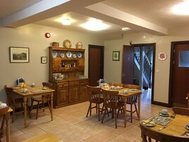 Café da manhã para viagem todos os dias (GBP 7.50 por pessoa) 