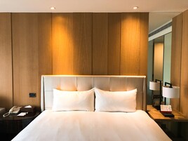 Quarto Premier | Roupa de alta qualidade, minibar, cofre no quarto, secretária 