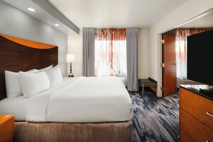 Escrivaninha, ferros/tábuas de passar roupa, berços grátis