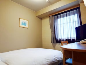 Quarto Individual, fumadores, no edifício anexo | Secretária, internet com fios grátis, roupa de cama fornecida 