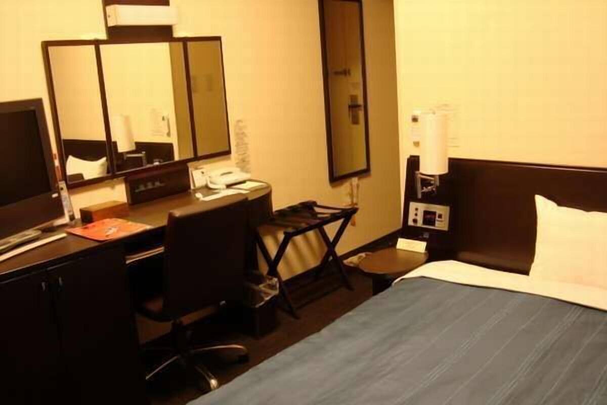 Secretária, Wi-fi grátis, roupa de cama fornecida