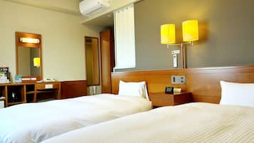 Quarto Twin, fumadores (only heated tobacco allowed) | Cortinas/cortinados opacos, roupa de cama fornecida