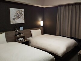 Quarto Twin, não fumadores (Grand Annex, 12.06sqm, For 1-2 Guests) | Secretária, Wi-fi grátis, roupa de cama fornecida 