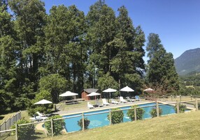 3 piscinas interiores, piscina exterior sazonal 