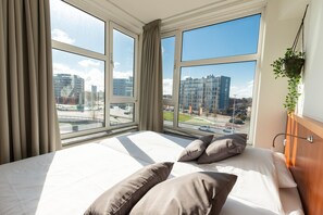 Quarto Duplo Básico, Vista para a cidade | Secretária, Wi-fi grátis, roupa de cama fornecida