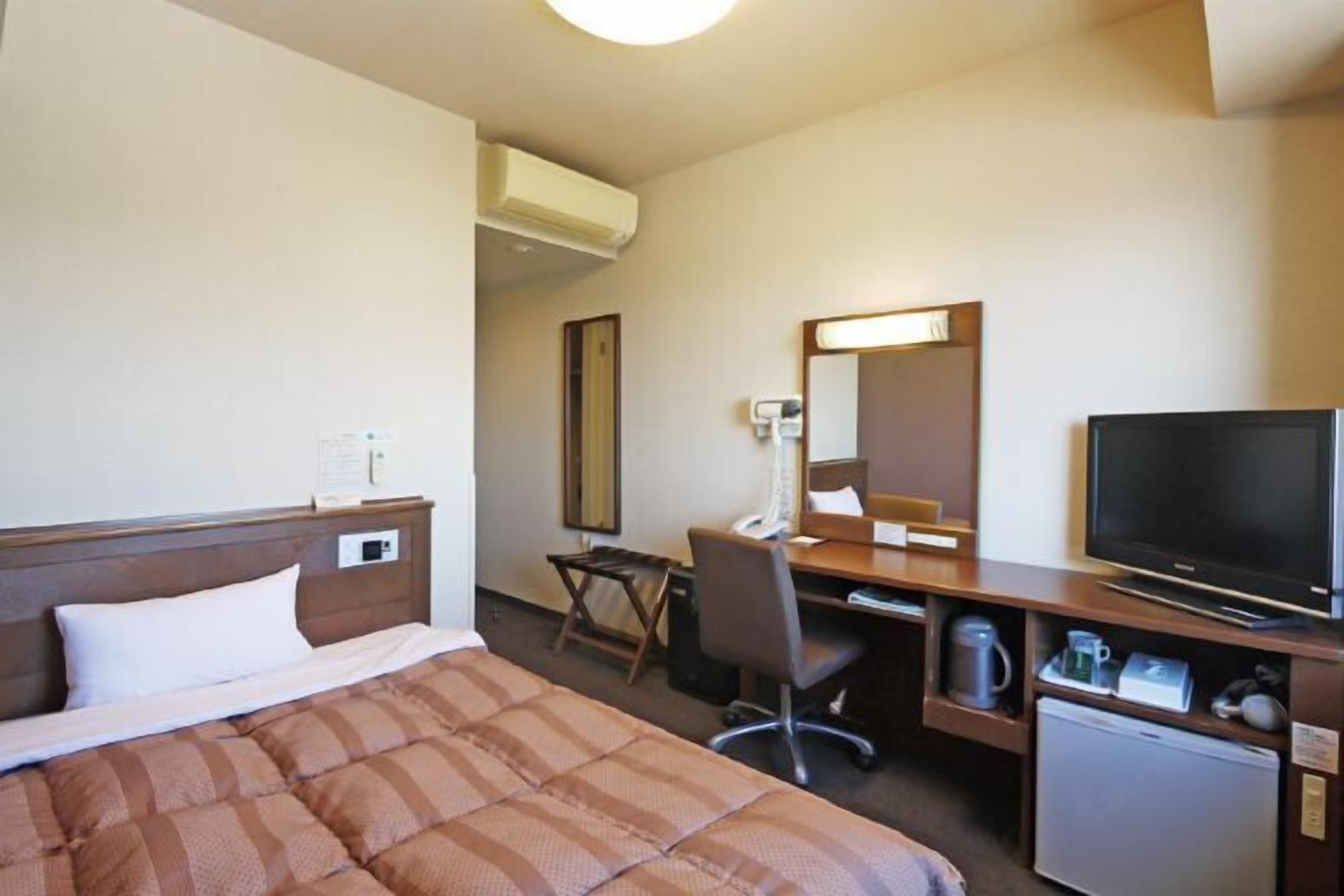 Secretária, Wi-fi grátis, roupa de cama fornecida 