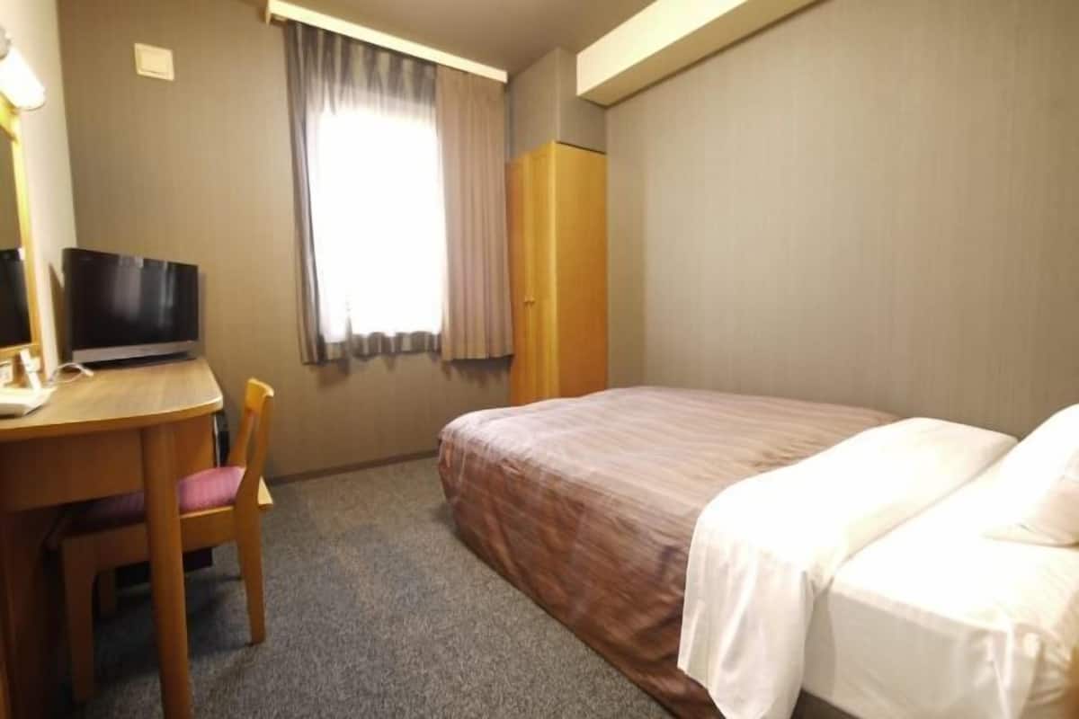 Secretária, Wi-fi grátis, roupa de cama fornecida