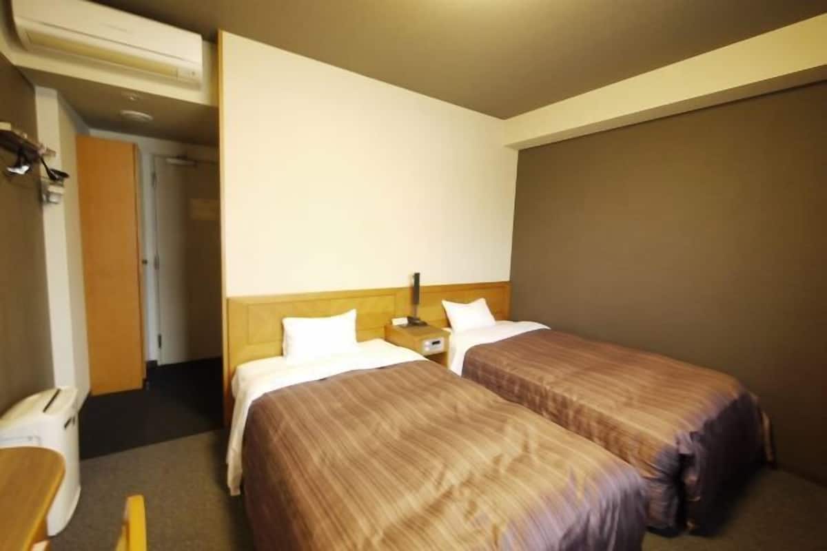 Secretária, Wi-fi grátis, roupa de cama fornecida