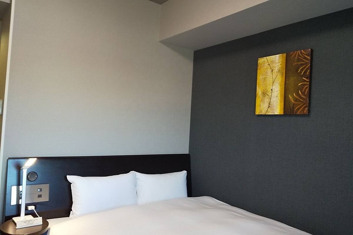 Secretária, Wi-fi grátis, roupa de cama fornecida