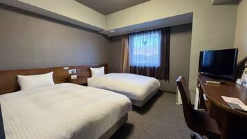 Quarto Twin, fumadores (Only E-cigarettes allowed) | Secretária, Wi-fi grátis, roupa de cama fornecida