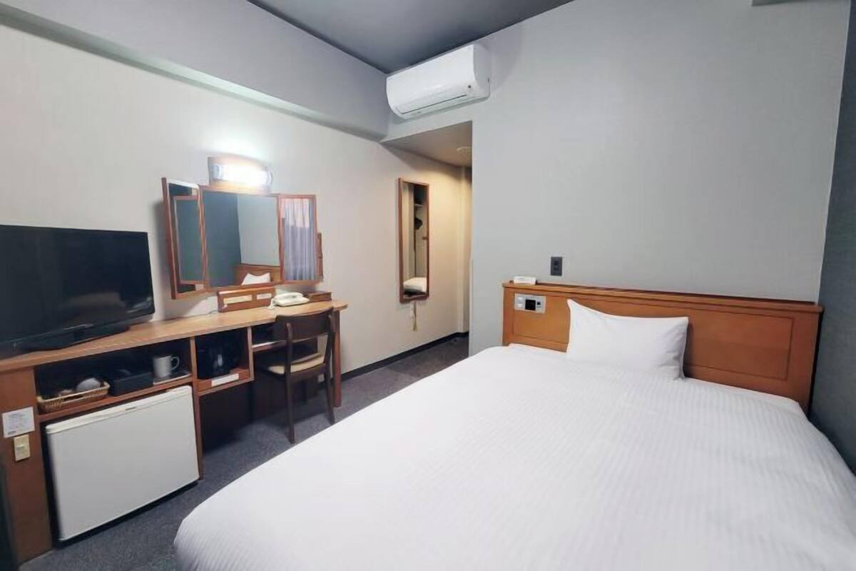 Secretária, Wi-fi grátis, roupa de cama fornecida