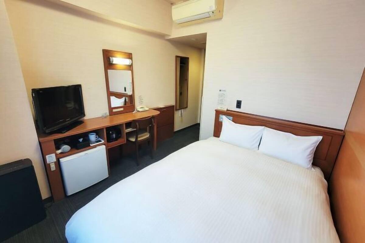 Secretária, Wi-fi grátis, roupa de cama fornecida