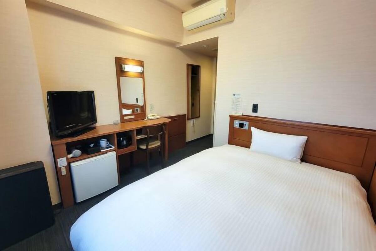 Secretária, Wi-fi grátis, roupa de cama fornecida