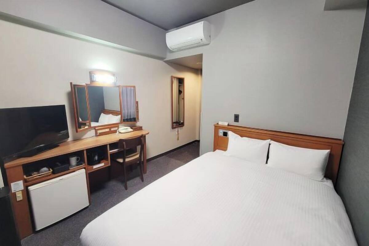 Secretária, Wi-fi grátis, roupa de cama fornecida