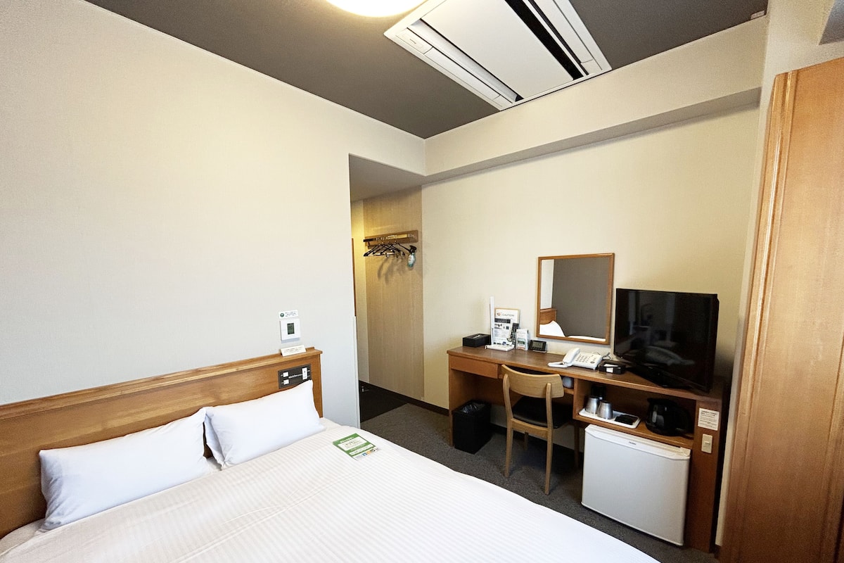 Ferros/tábuas de passar roupa, Wi-Fi de cortesia, roupa de cama