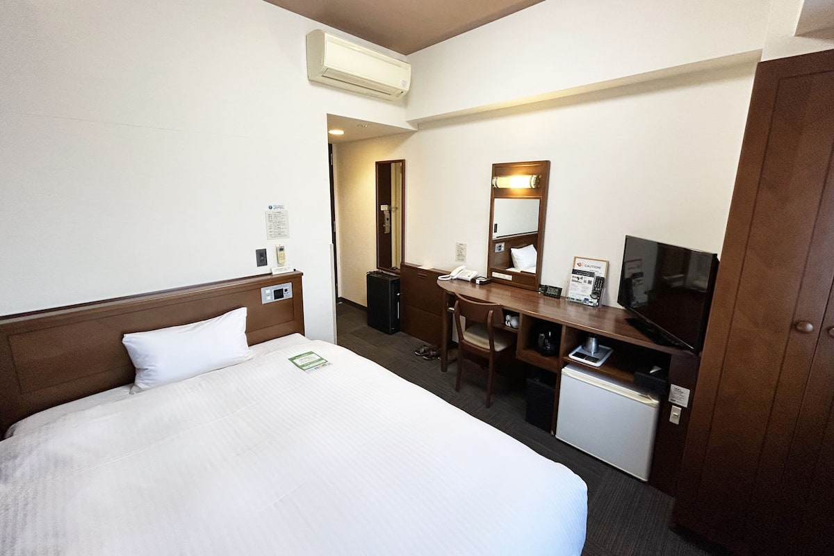 Ferros/tábuas de passar roupa, Wi-Fi de cortesia, roupa de cama