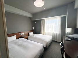 Quarto Twin, fumadores (Twin Room, Heated Tobacco Only) | Wi-fi grátis, roupa de cama fornecida