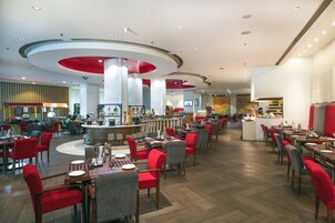 Café da manhã com buffet todos os dias mediante uma taxa